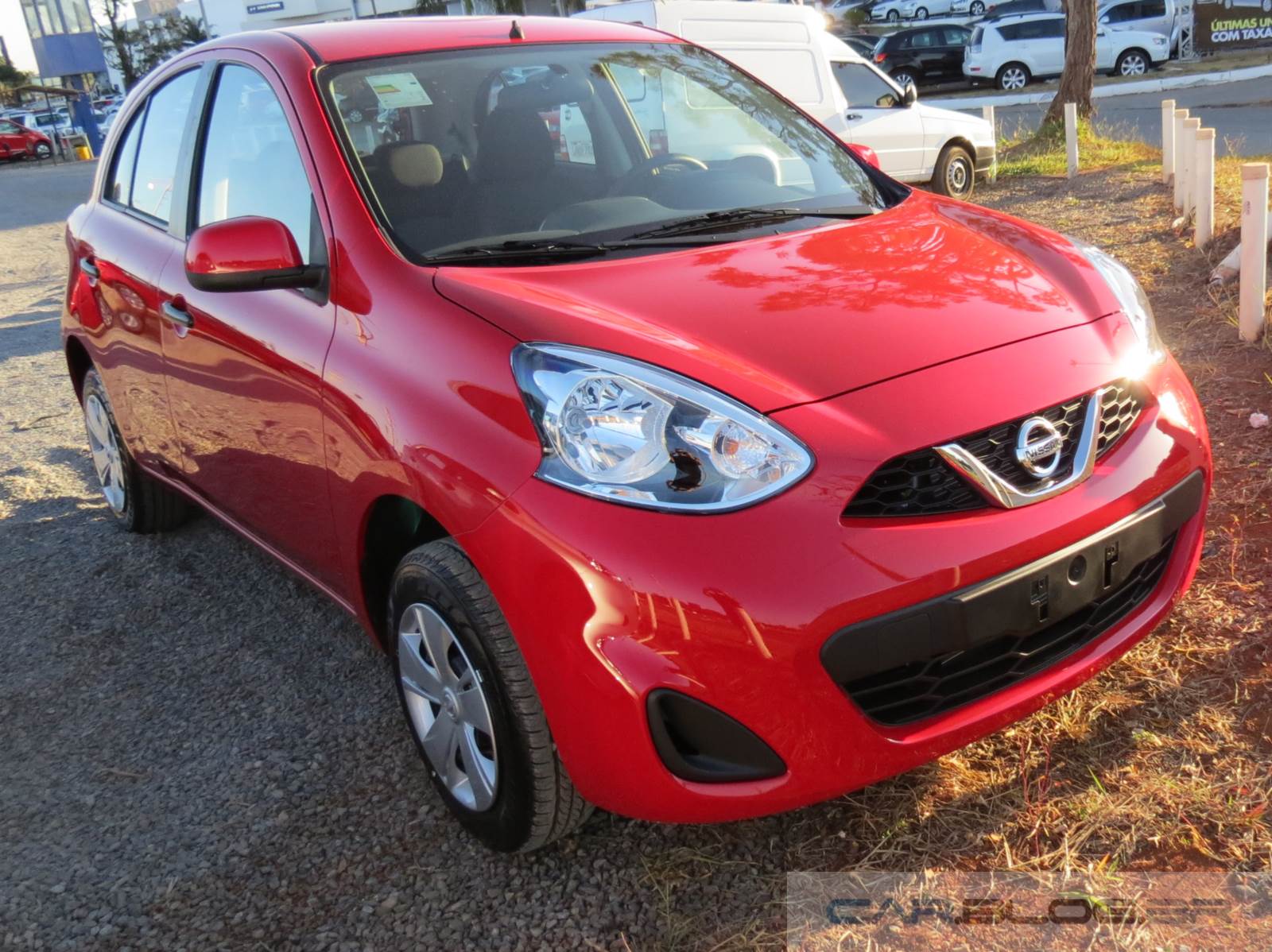 Nissan New March 2015 S e SV: preço, consumo e detalhes