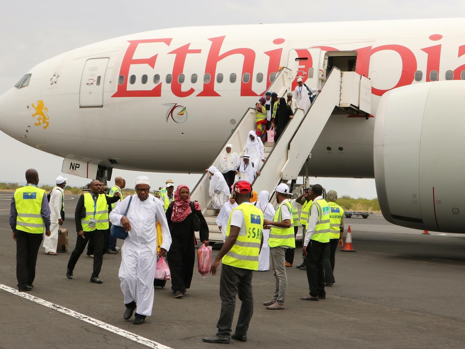 Le premier vol retour des 313 pèlerins a atterri à l’aéroport Prince ...