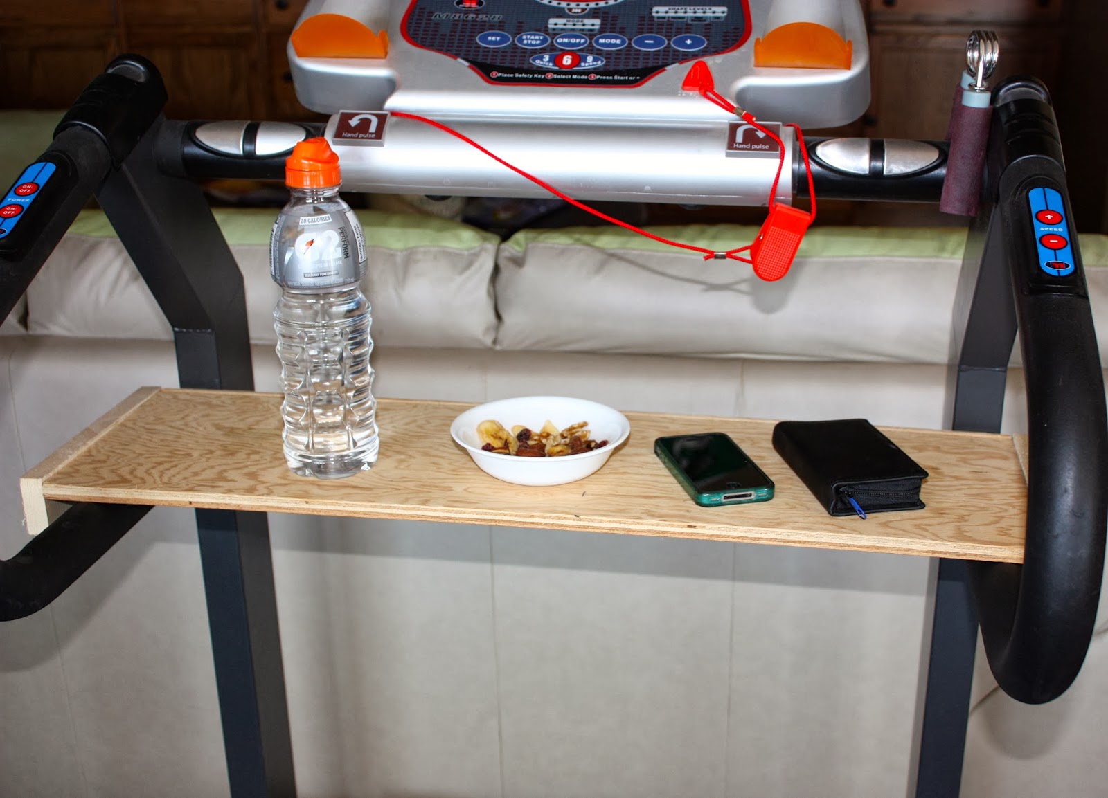 Artsybuildinglady: Treadmill Table