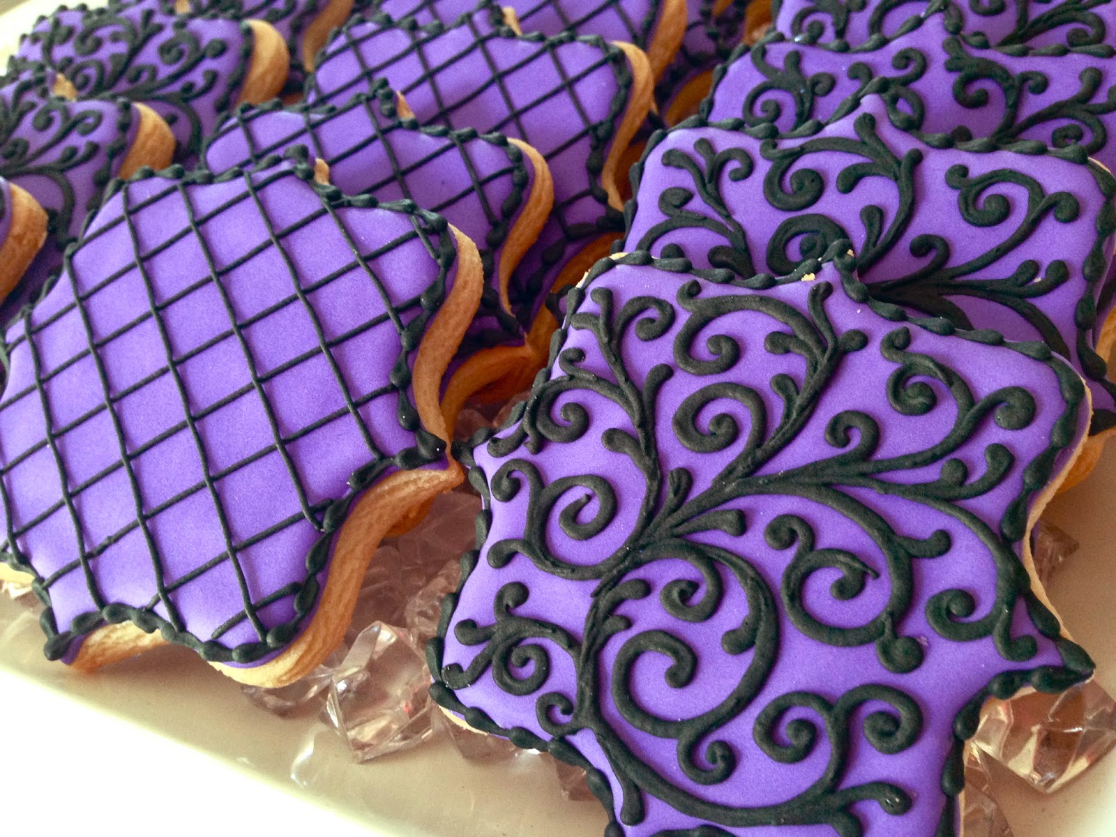 .Oh Sugar Events: Purple Wedding Table | Purple cookies, Wedding ...