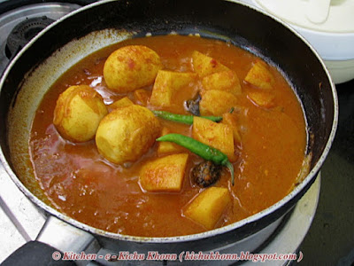 Kitchene Kichukhonn : Dimer jhol / Egg Curry