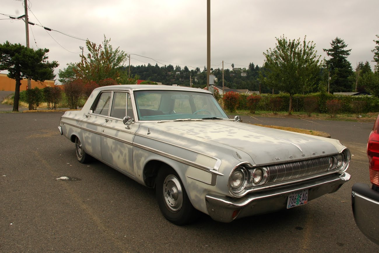 OLD PARKED CARS.: 1964 Dodge Polara 500.