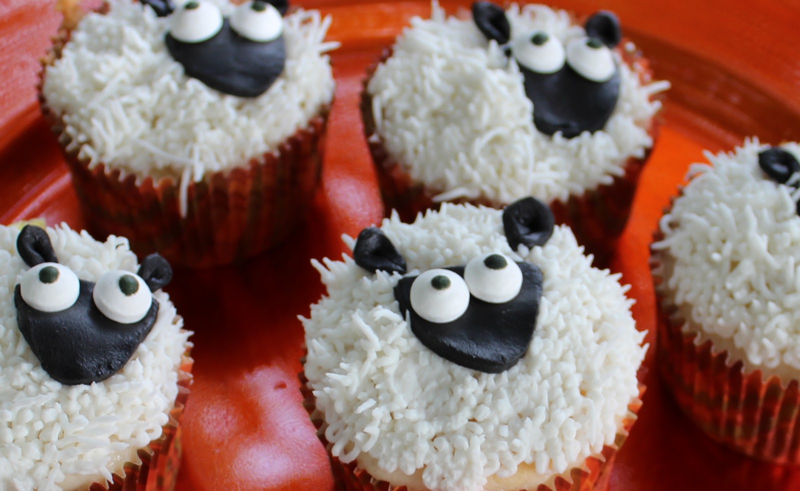 Moose Mouse Creations: Farm Animal Cupcakes