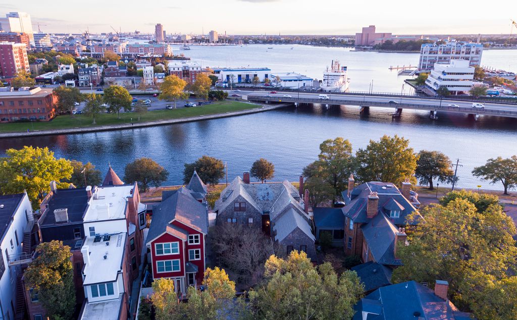 Sweet House Dreams: 1895 Dutch Colonial/Victorian in Norfolk, Virginia