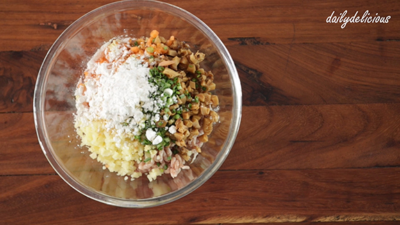 dailydelicious: Pearl Balls ( 珍珠丸子) Meatballs with Sticky Rice