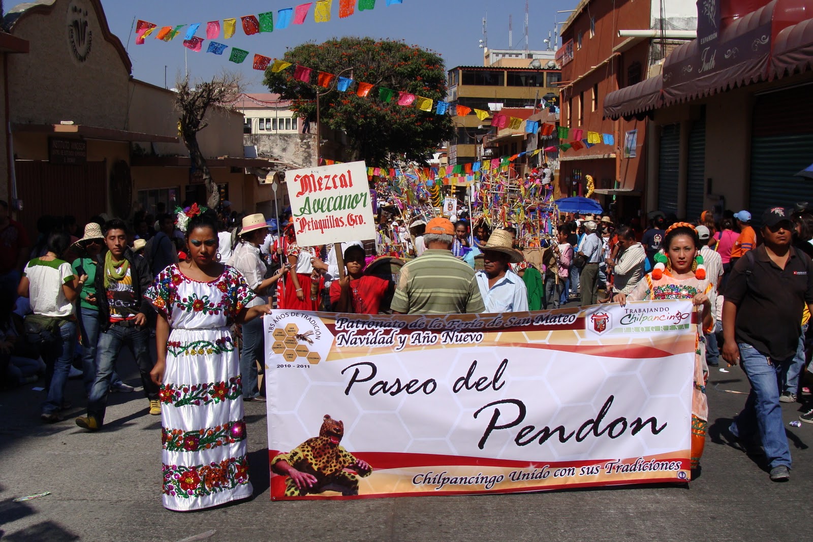 Guerrero es una cajita...: Paseo del Pendón 2011 en Chilpancingo