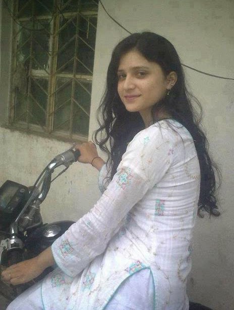 Beautiful Desi Girl Photo Gallery Telugu Tamil Kerala Malayalam Aunties Hot Gallery