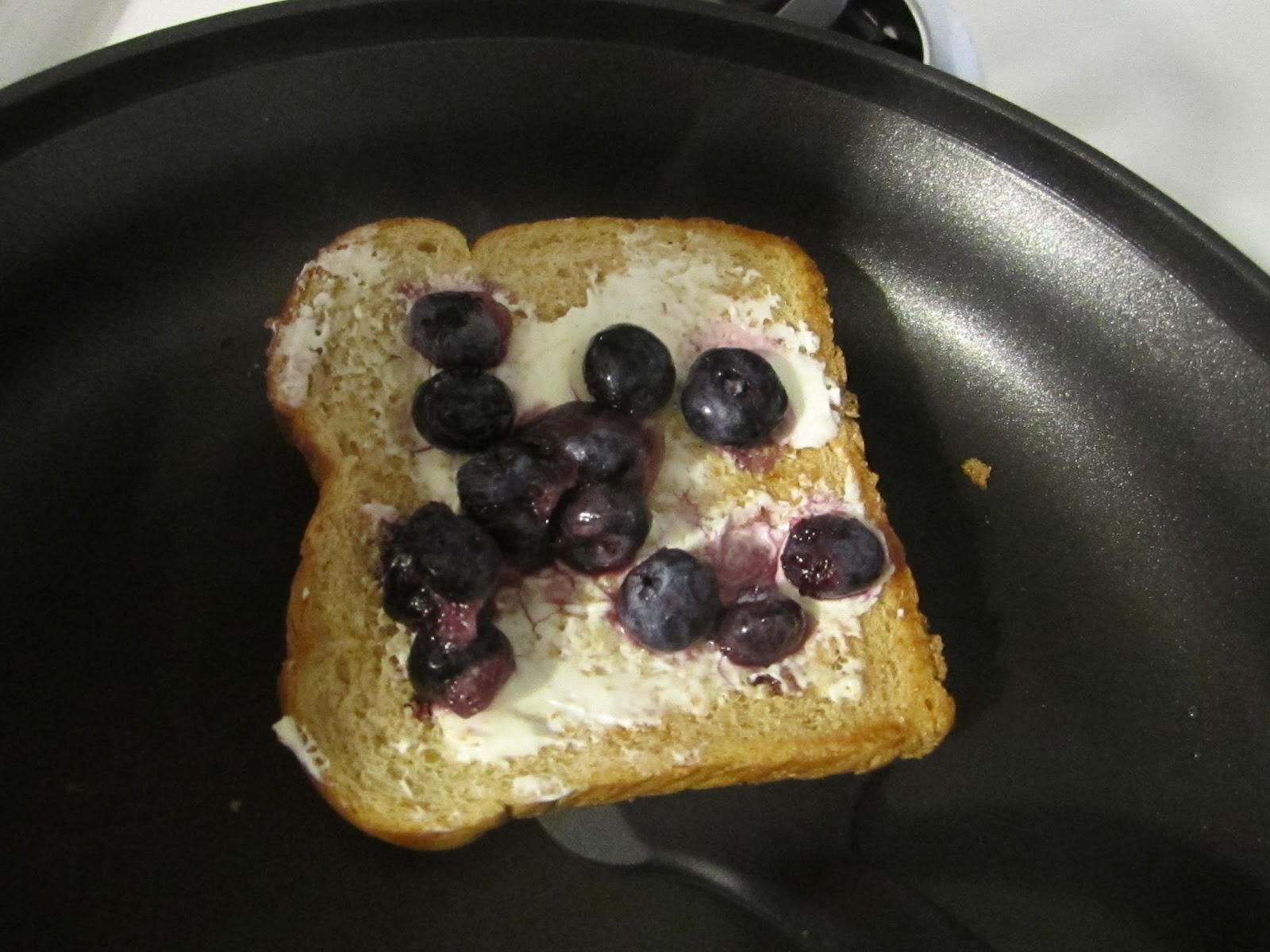 The Midwestern Wife: Grilled Cream Cheese Sandwiches