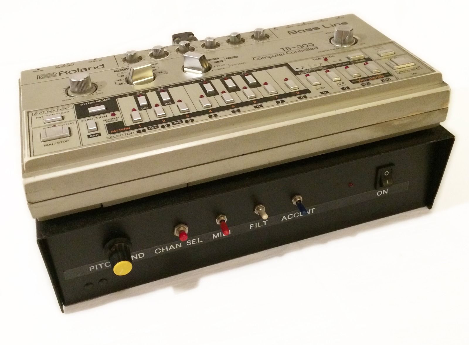 MATRIXSYNTH: Roland TB-303 Bass Line Synthesizer With Kenton Midi Interface