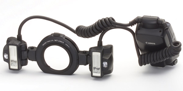 Within the Chronicles' Frame: Nikon R1 Macro Flash System