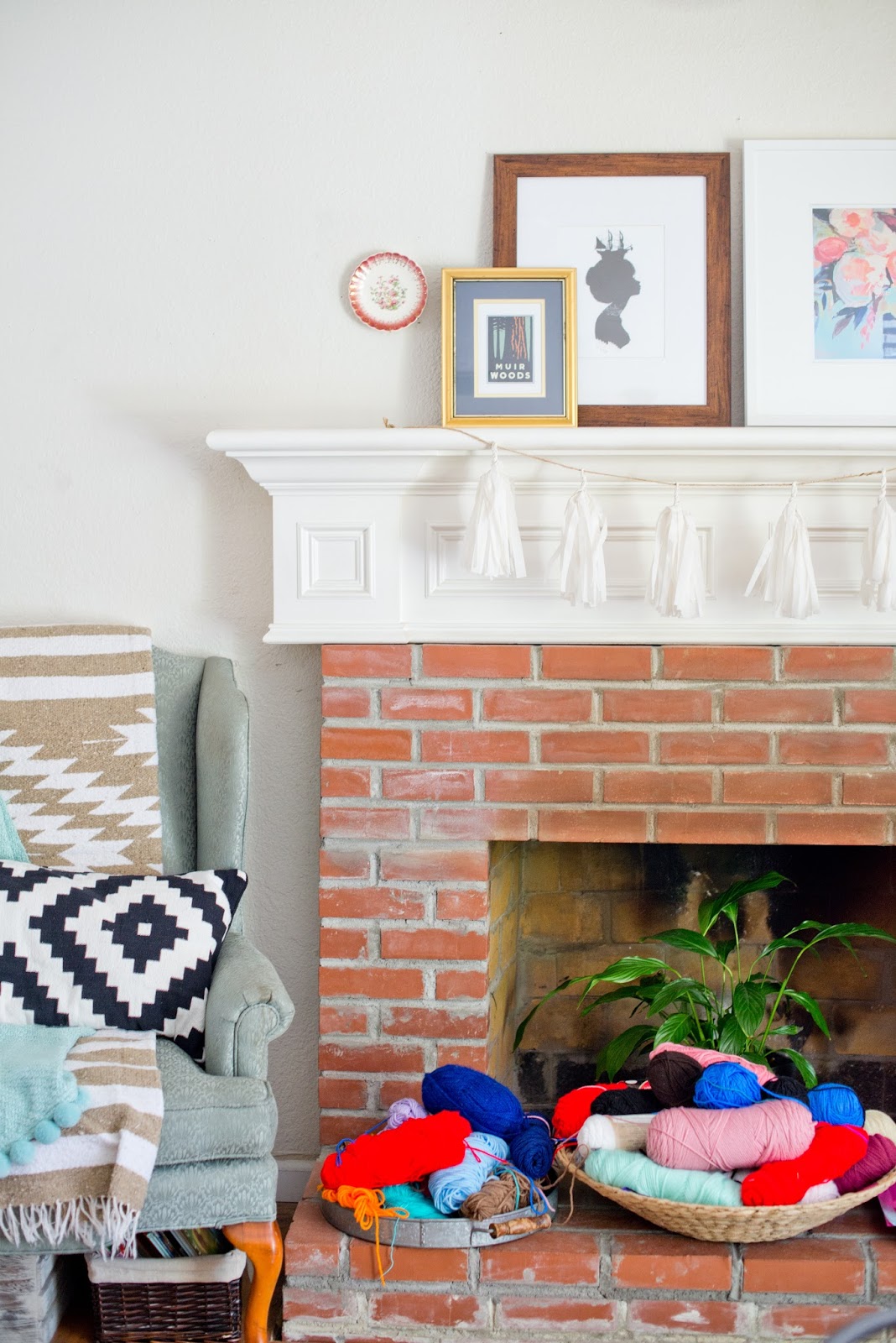 Domestic Fashionista: Girl's Craft Night: Yarn Art