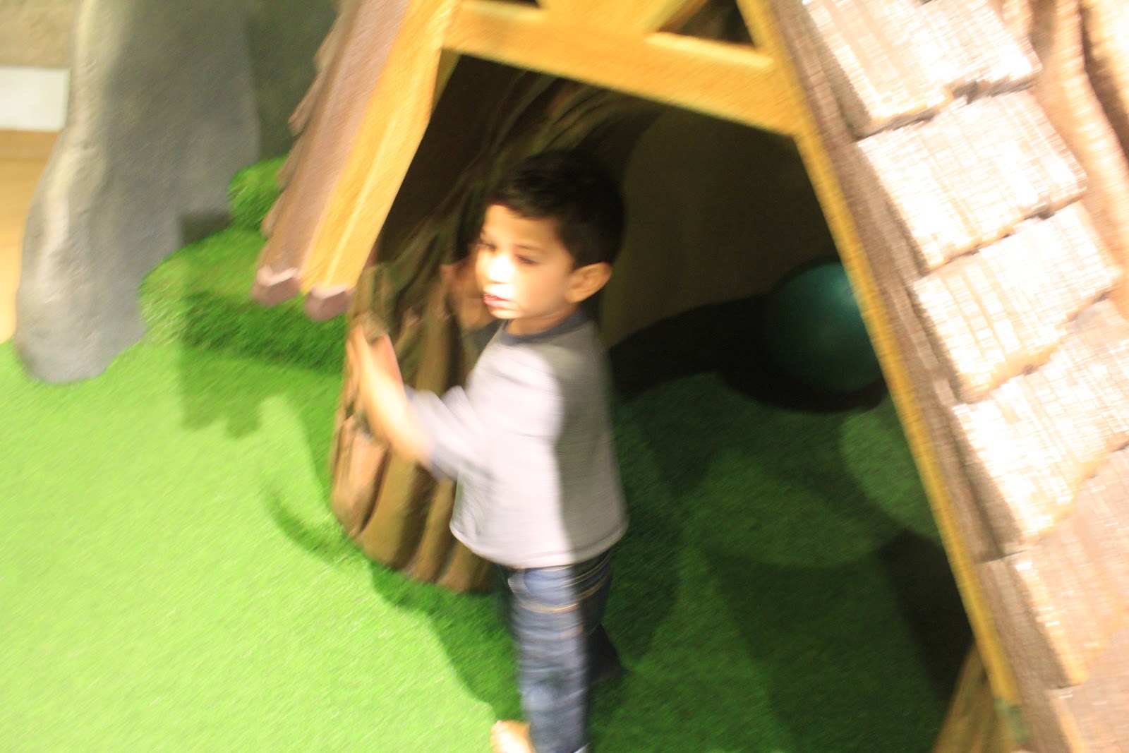 Niam's World: Going on a bear hunt! Big Dark cave...