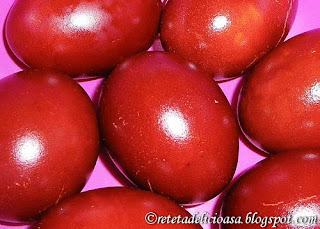 Reteta Delicioasa: Oua rosii in coji de ceapa