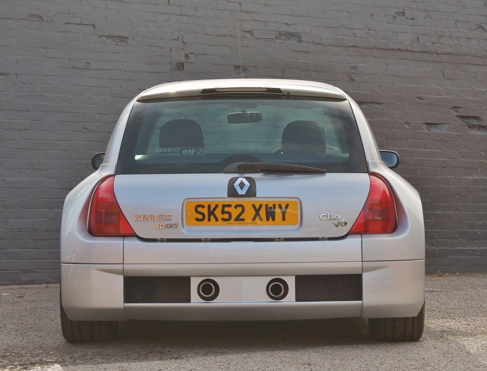 Nissan Clube: RWD Renault Clio V6