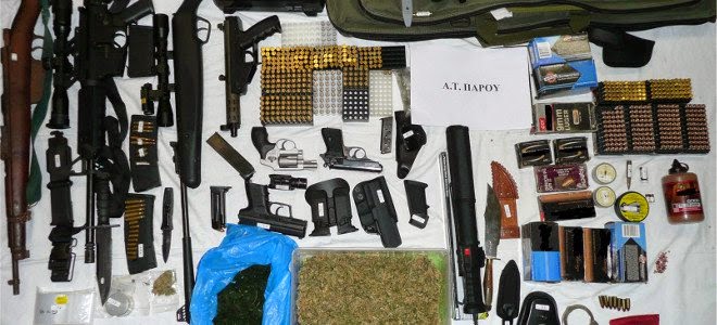 ΖΕΥΓΑΡΙ ΑΜΕΡΙΚΑΝΟΥ ΚΑΙ ΡΩΣΙΔΑΣ ΣΤΗΝ ΑΝΤΙΠΑΡΟ ΕΙΧΕ ΣΤΟ ΣΠΙΤΙ ΤΟΥ ΤΑ ...