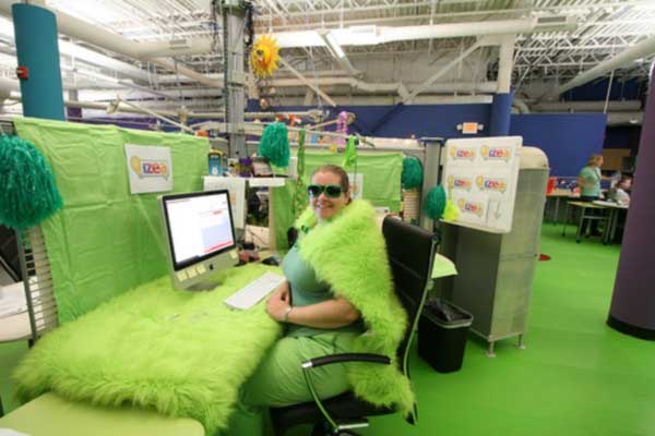 Happy Thoughts Travel Fast (HTTF): Pimp Your Cubicle