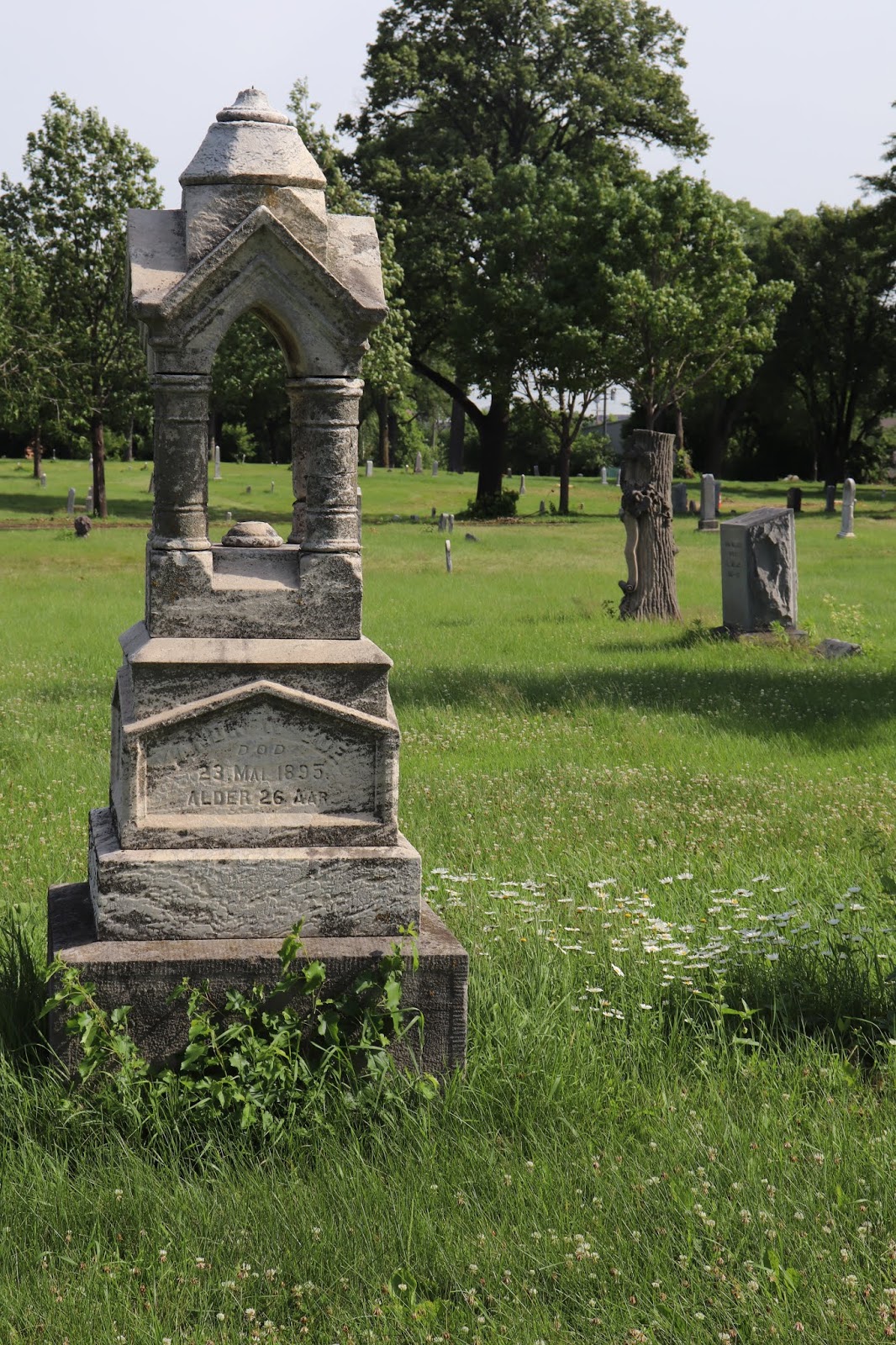 The Minneapolis Pioneers & Soldiers Memorial Cemetery - Minneapolis, MN ...