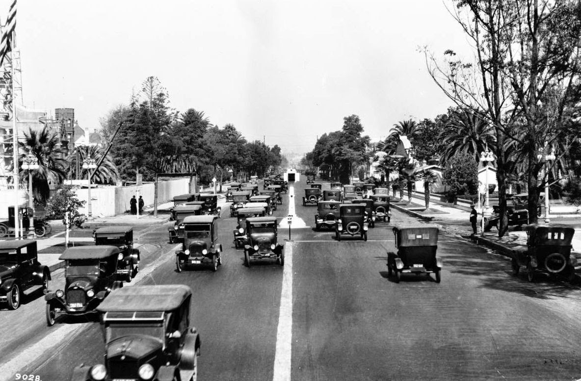 20 Stunning Vintage Photographs Capture Street Scenes of Southern ...
