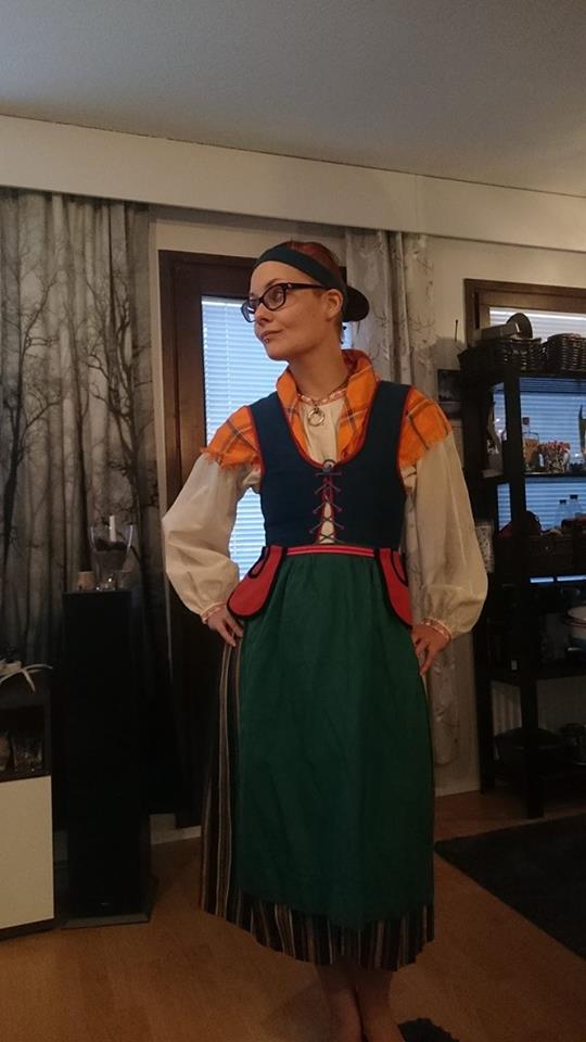 Vaihtoehtointiaani: Minä pyy pesätön lintu, korvess’ on minun kotini