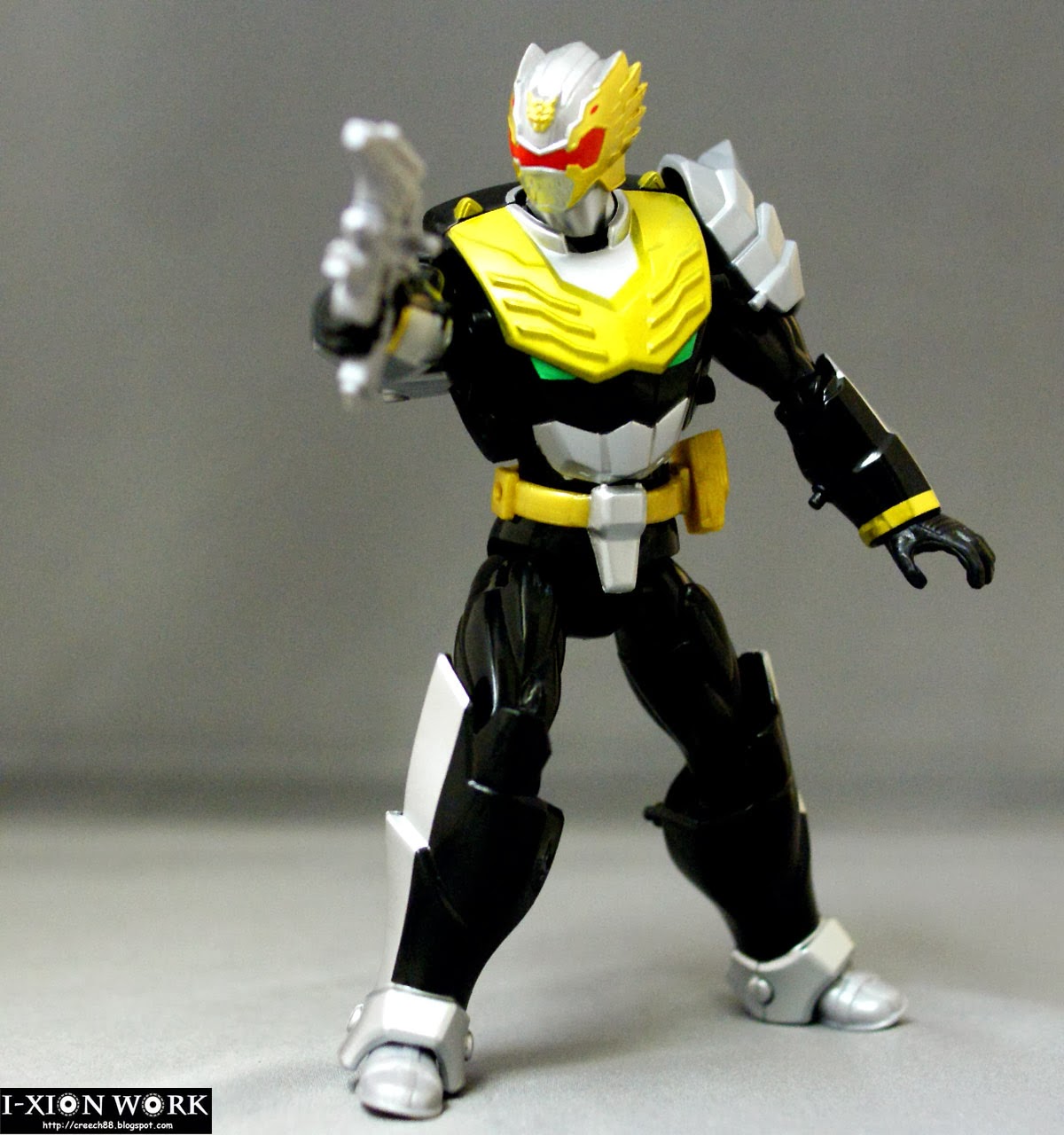 一眼看穿: Power Rangers Megaforce - Armored Ultra Mode Robo Knight