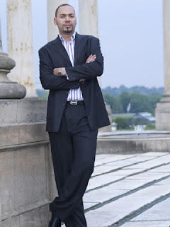 BARIHUNKS ®: Kevin Thompson to Show off his Verdi and Mozart low notes