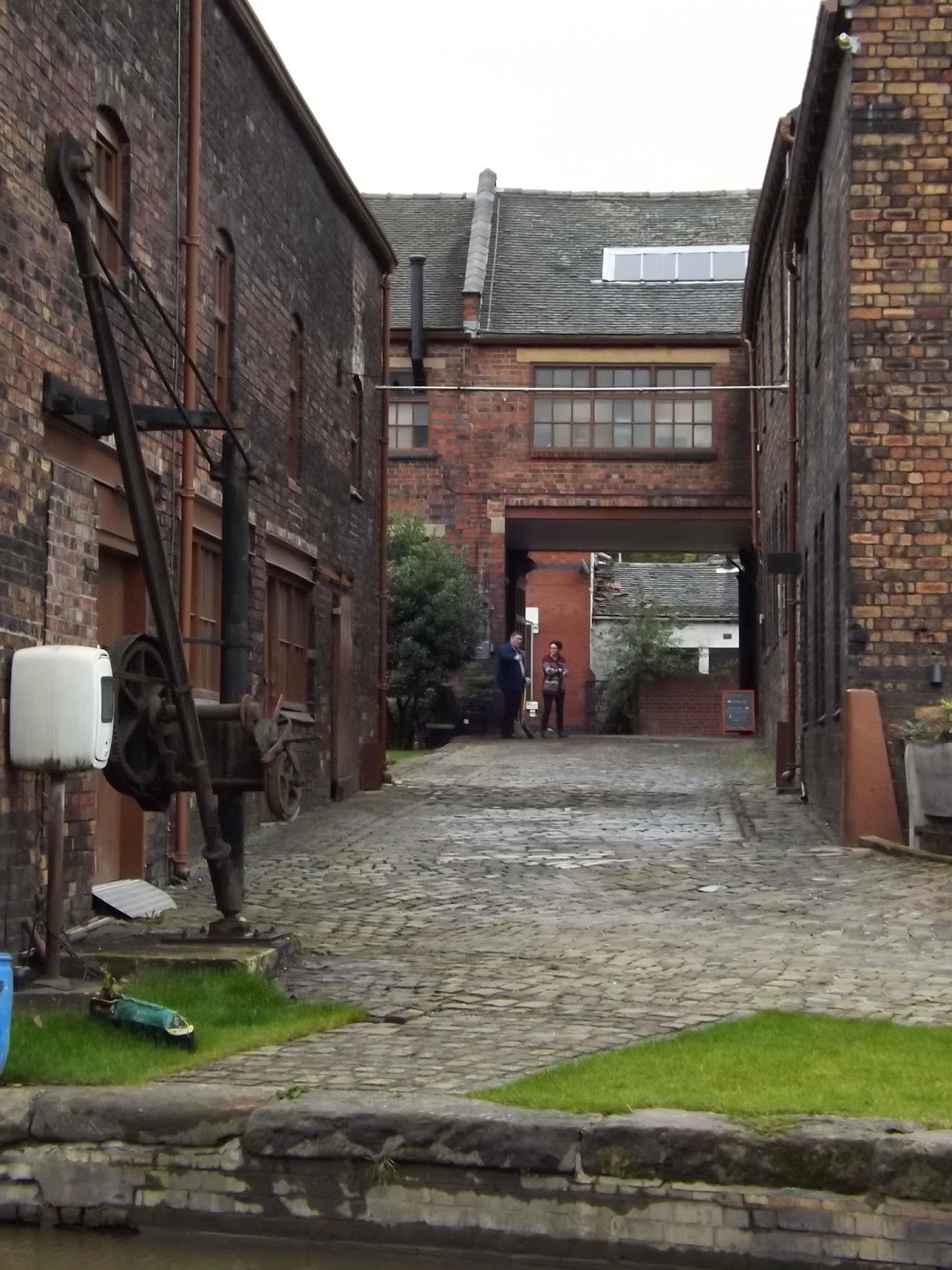 NB Holderness: Smashing pottery tour.