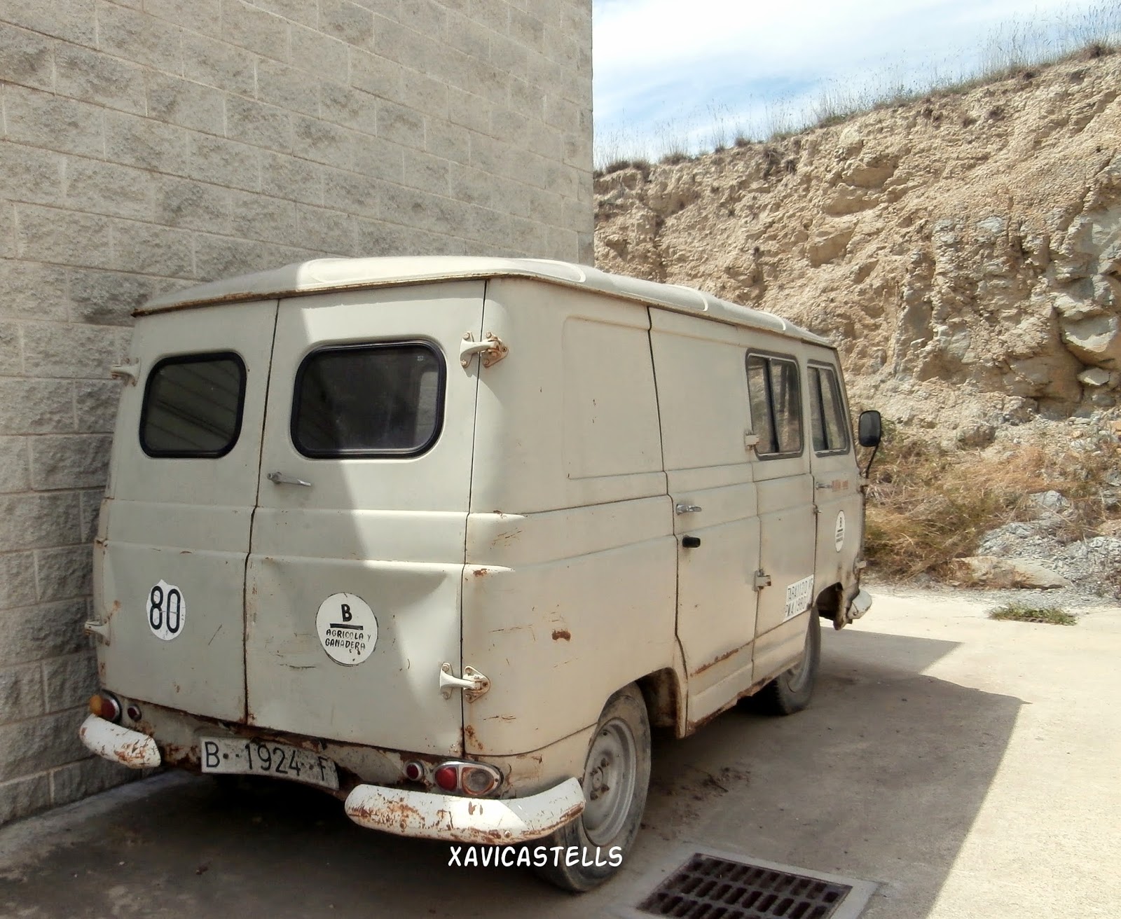 Imatges sobre rodes: SAVA J4.