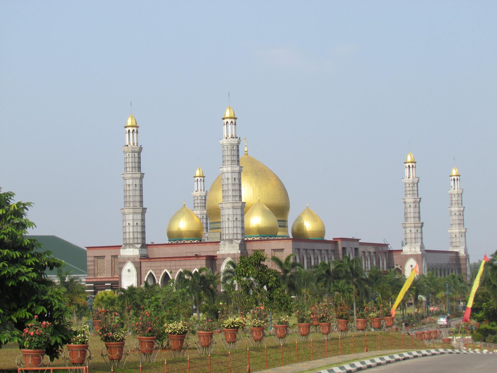 happy holiday nico baela: Masjid "KUBAH EMAS" Dian Al Mahri