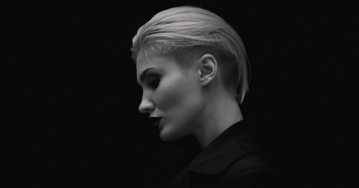 "Rear its head" nghĩa là gì?