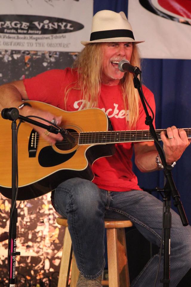 KISS LA BANDA MÀS CALIENTE DEL MUNDO: FELIZ CUMPLEAÑOS TOD HOWARTH