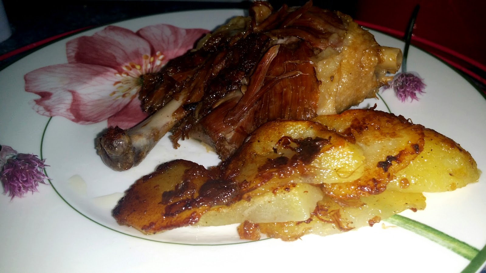 Blogul lui Cătă: Pulpe de rata confiate cu cartofi