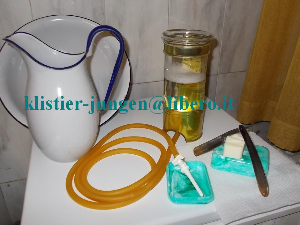 Clistere Peretta Enteroclisma Supposta Puntura...: Uno dei tanti....