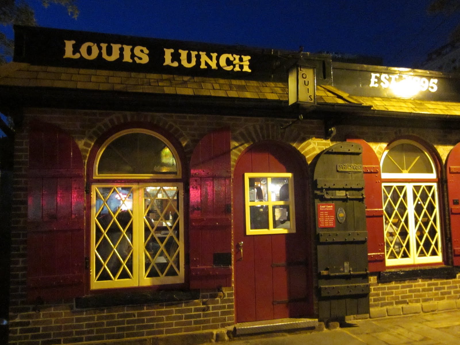Dudes on Foods: Louis Lunch - Review