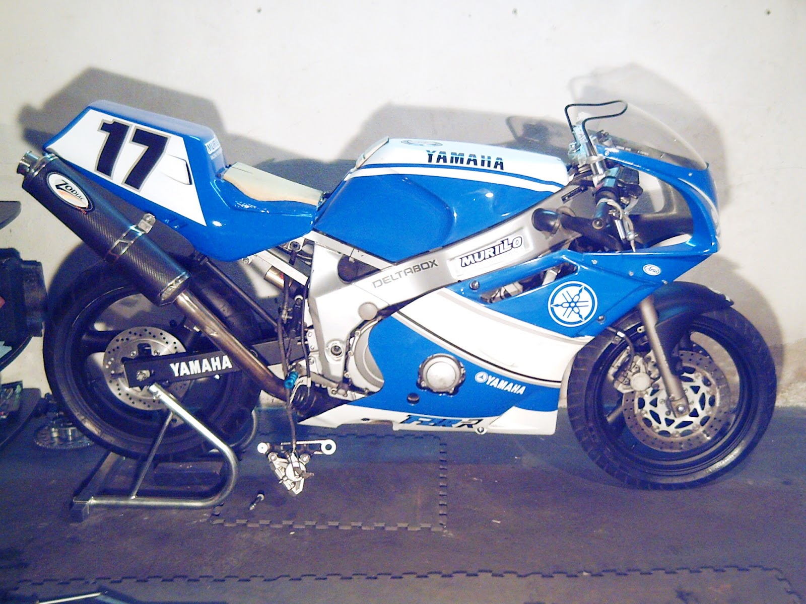 MURILLO RACING PERFORMANCE 17: Yamaha FZR 600 "88" MURILLO RACING