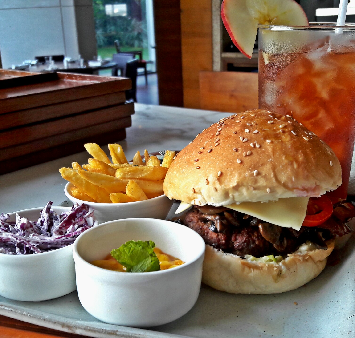 Smokin' Burgers and Iced Tea at HRC | Bake Tales