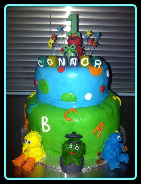 The Sweet Tooth Fashionista: Sesame Street Cake for Connor