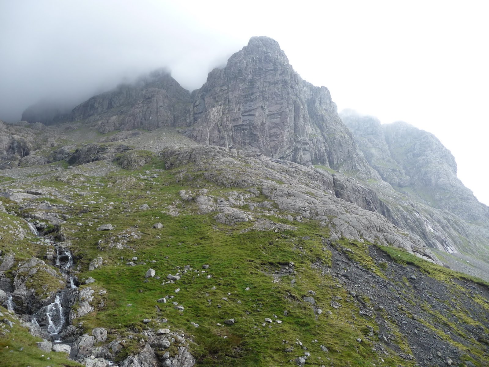 TARMACHAN MOUNTAINEERING: LEDGE ROUTE, BEN NEVIS