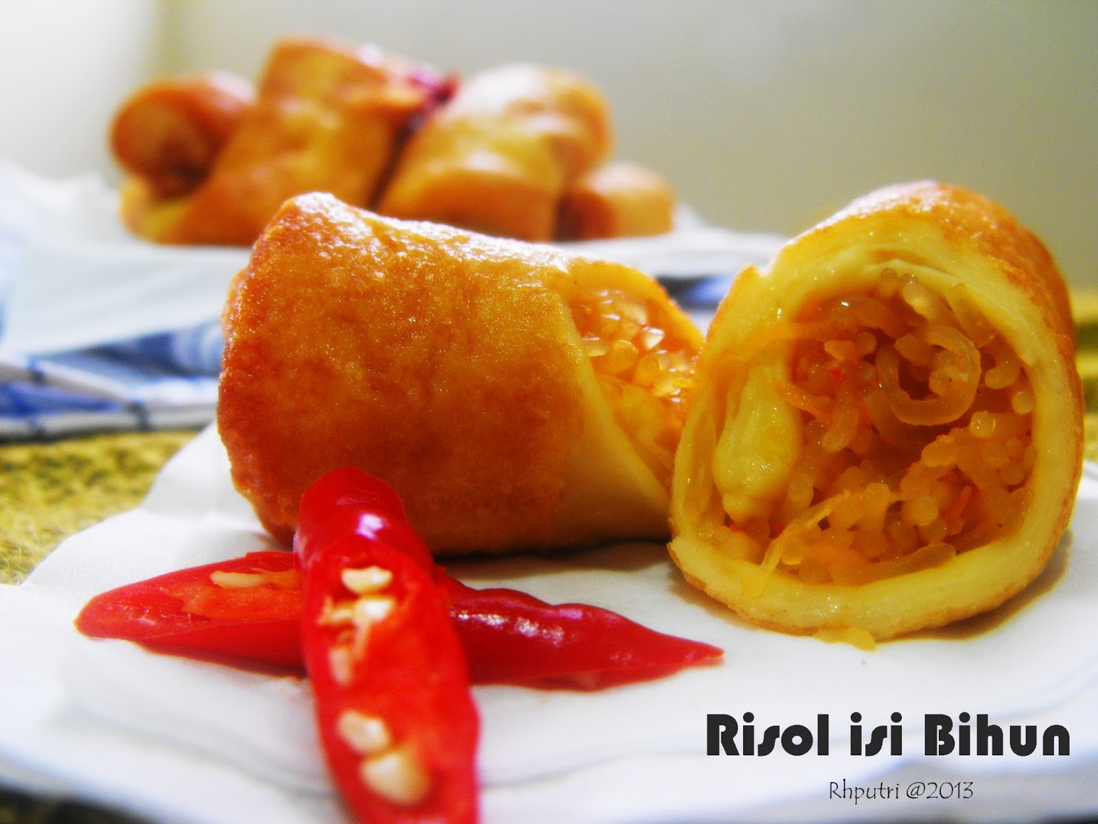 Behind the kitchen: Risol isi Bihun