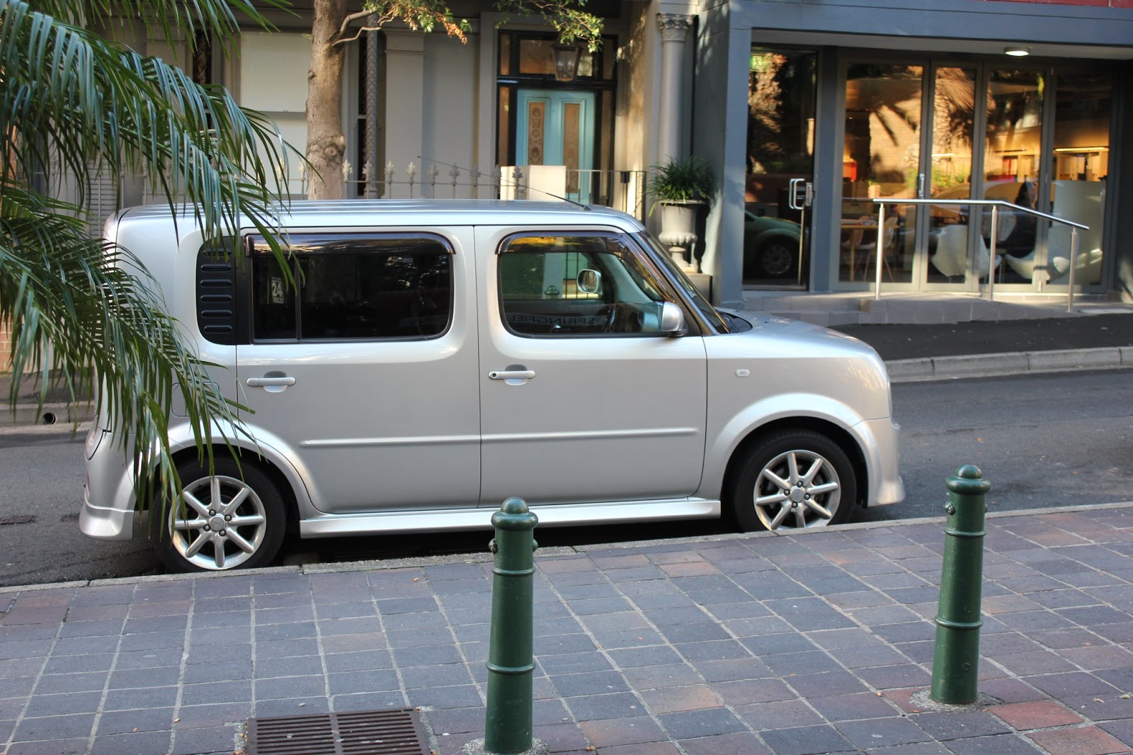 Aussie Old Parked Cars: 2004 Nissan Cube Z11