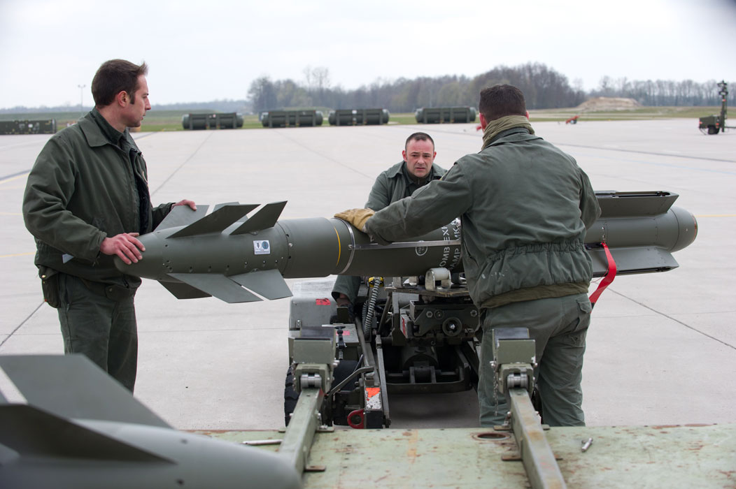 Rafale News: Laser AASM first strike on a fast moving target