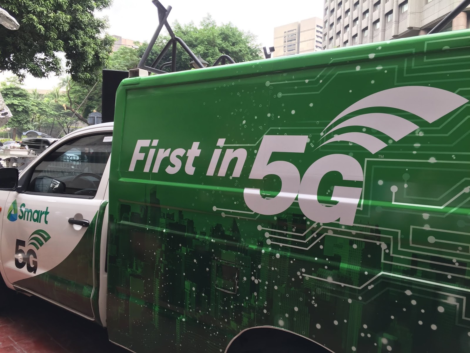 Smart makes PH's first live 5G to 5G video call | Geeky Pinas