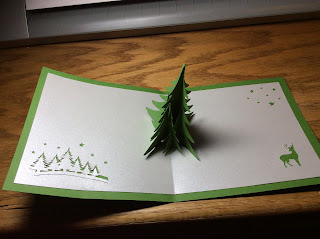 Papercrafts and other fun things: Pop Up Christmas Tree Card