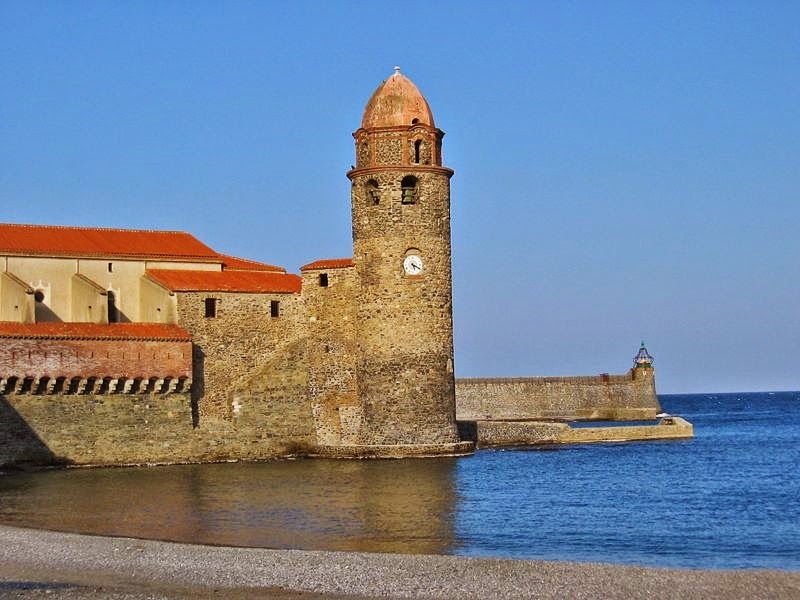 20 Of The Most Famous Lighthouses In The World: Collioure Lighthouse