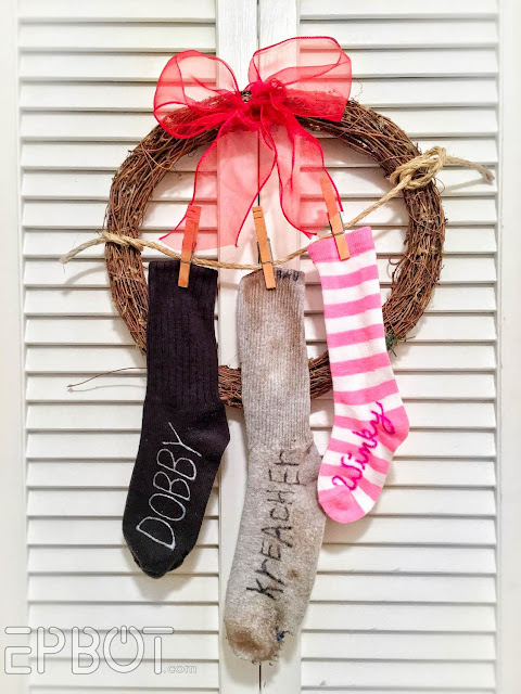 EPBOT: Quick Craft: A House-Elf Sock Wreath!