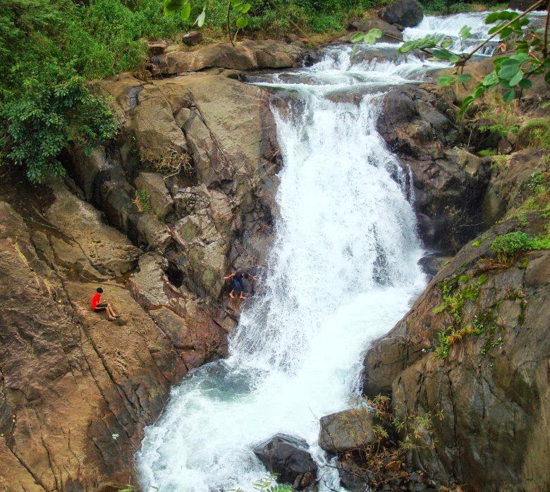 Amaizing Wayanad Tourism: kanthan para water falls