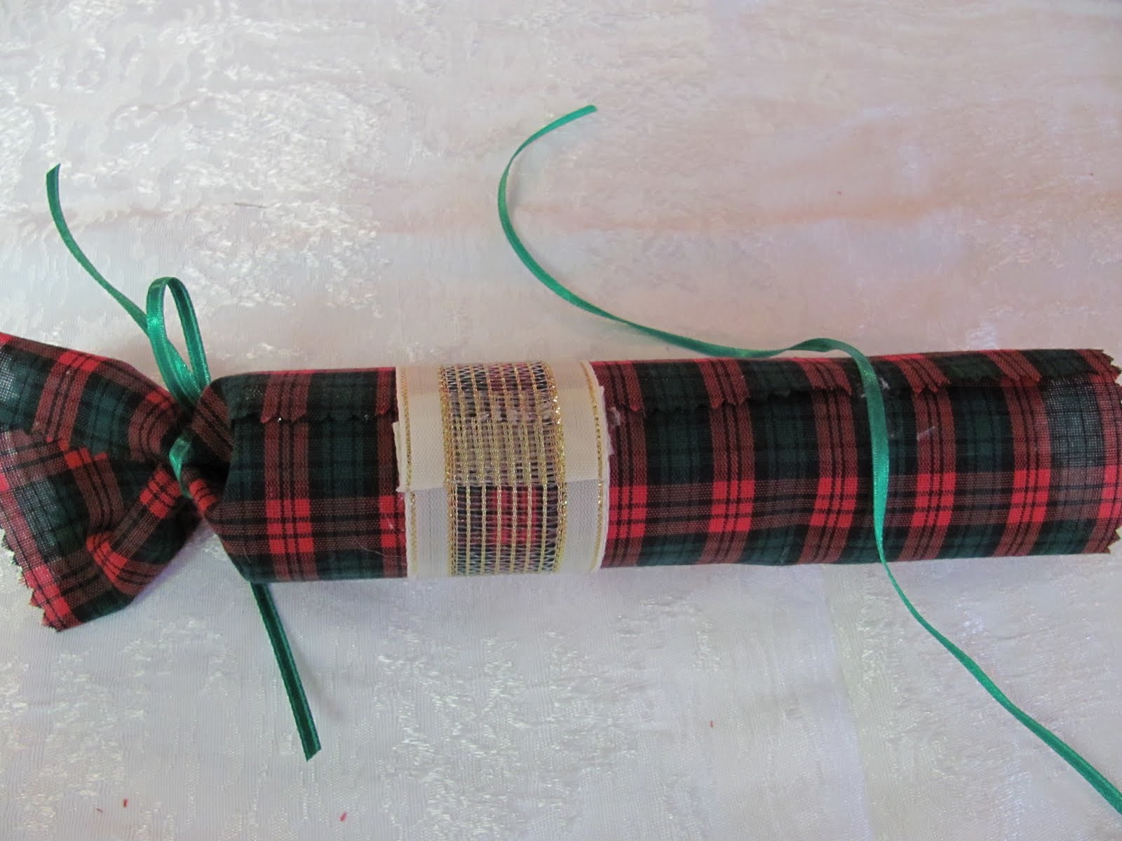 Save Your Money Canada: Make Your Own Christmas Crackers and Save Money