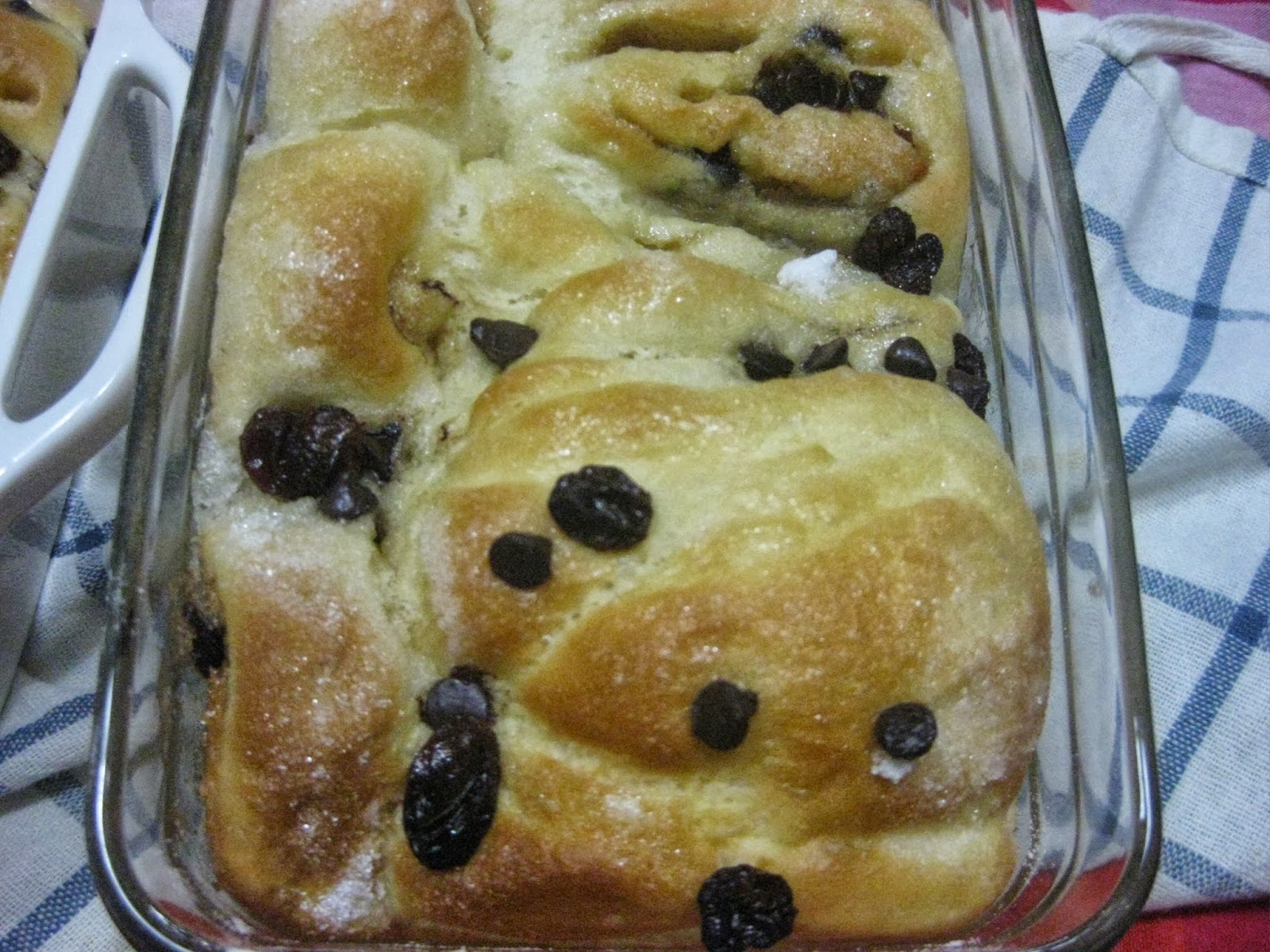 ROSY WHITE KITCHEN: ROTI KISMIS CHOC CHIP CINNAMON ROLL