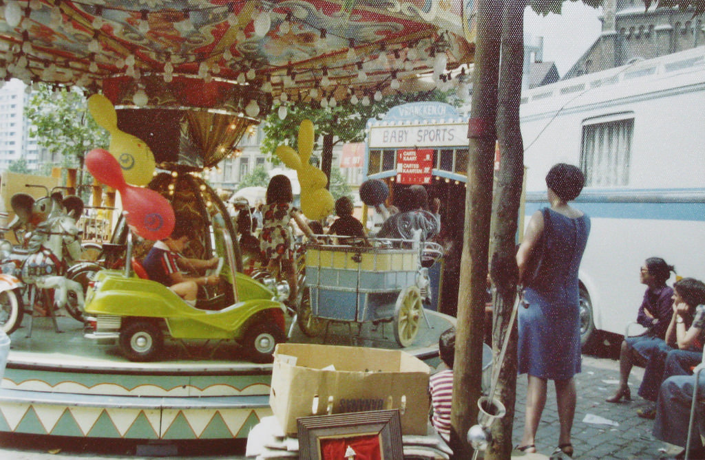 27 Incredible Color Photographs Documented Everyday Life of Brussels ... 27 Incredible Color Photographs Documented Everyday Life of Brussels ...