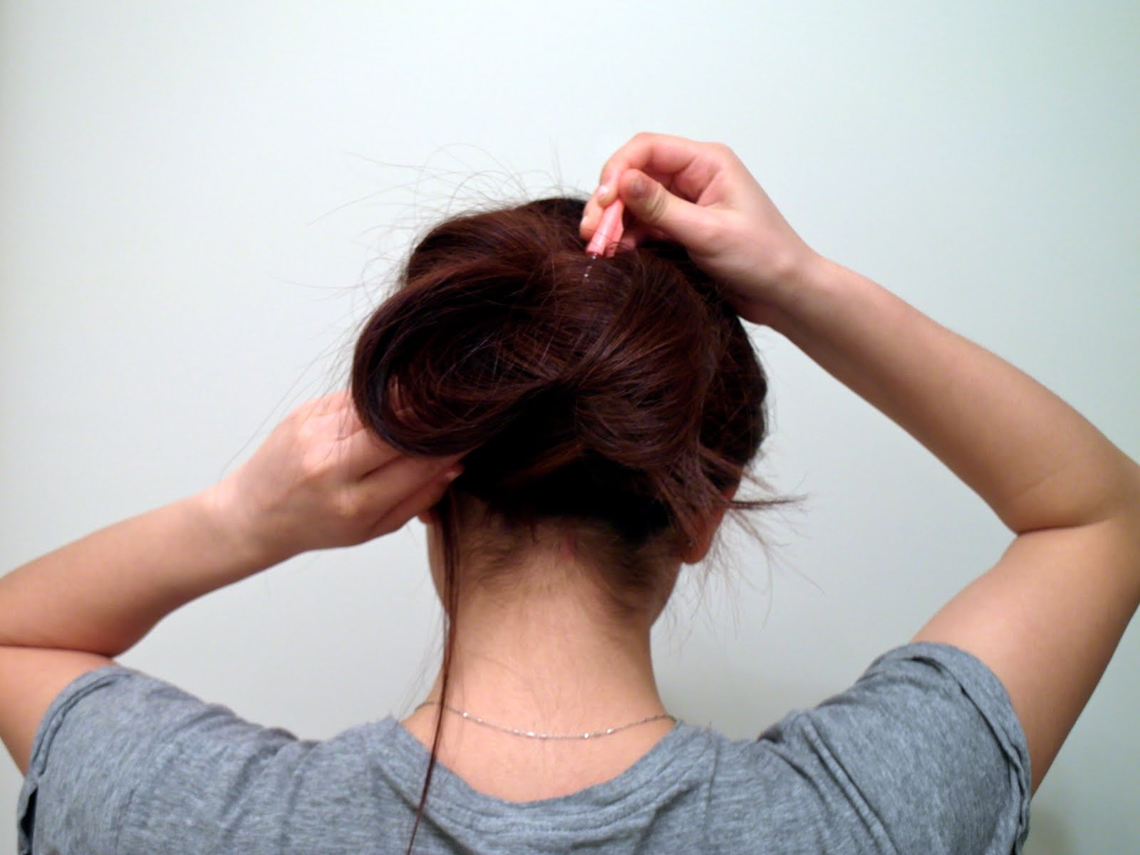 How to tie your hair with just a pen.