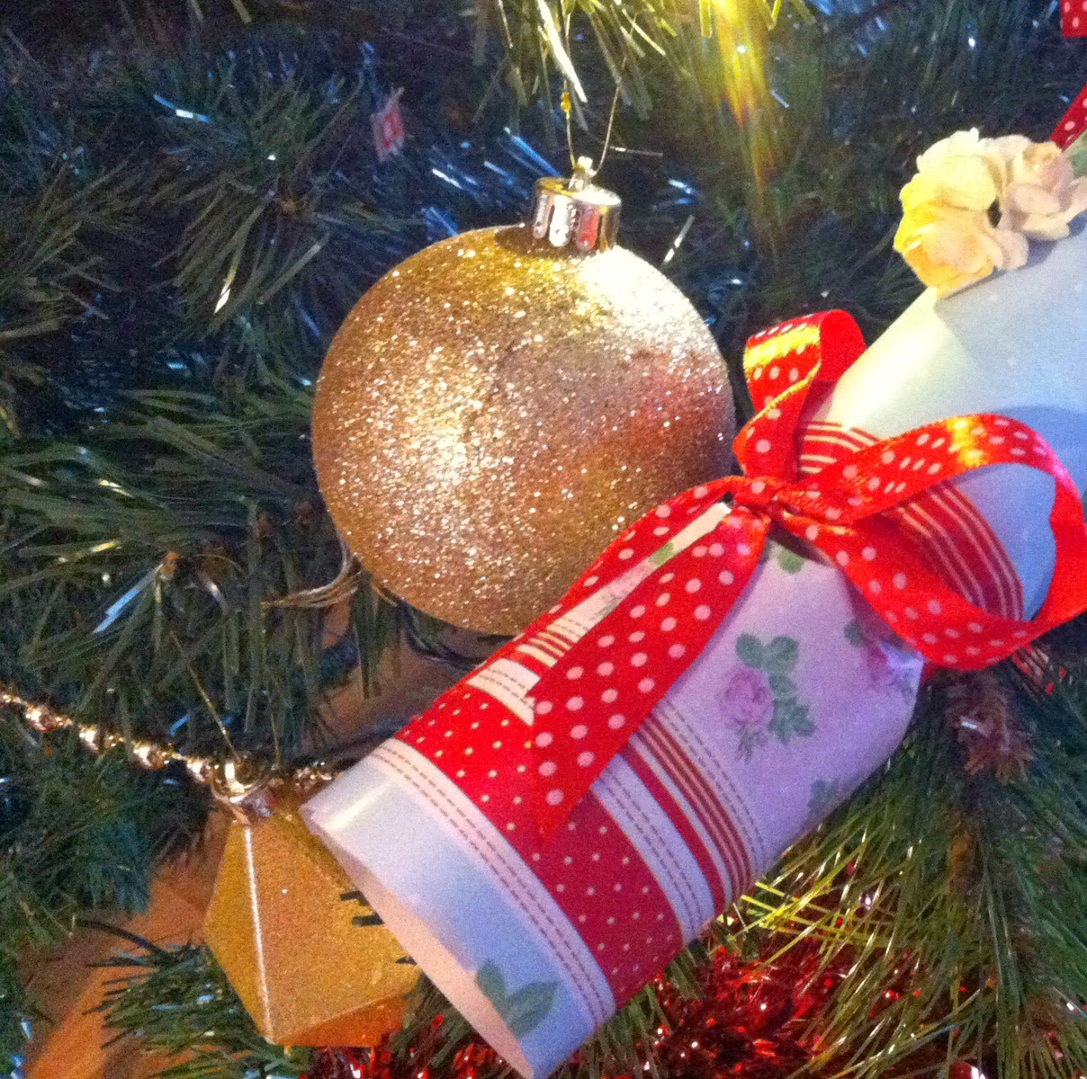 Christmas Cracker Tutorial | Little Apple Tree